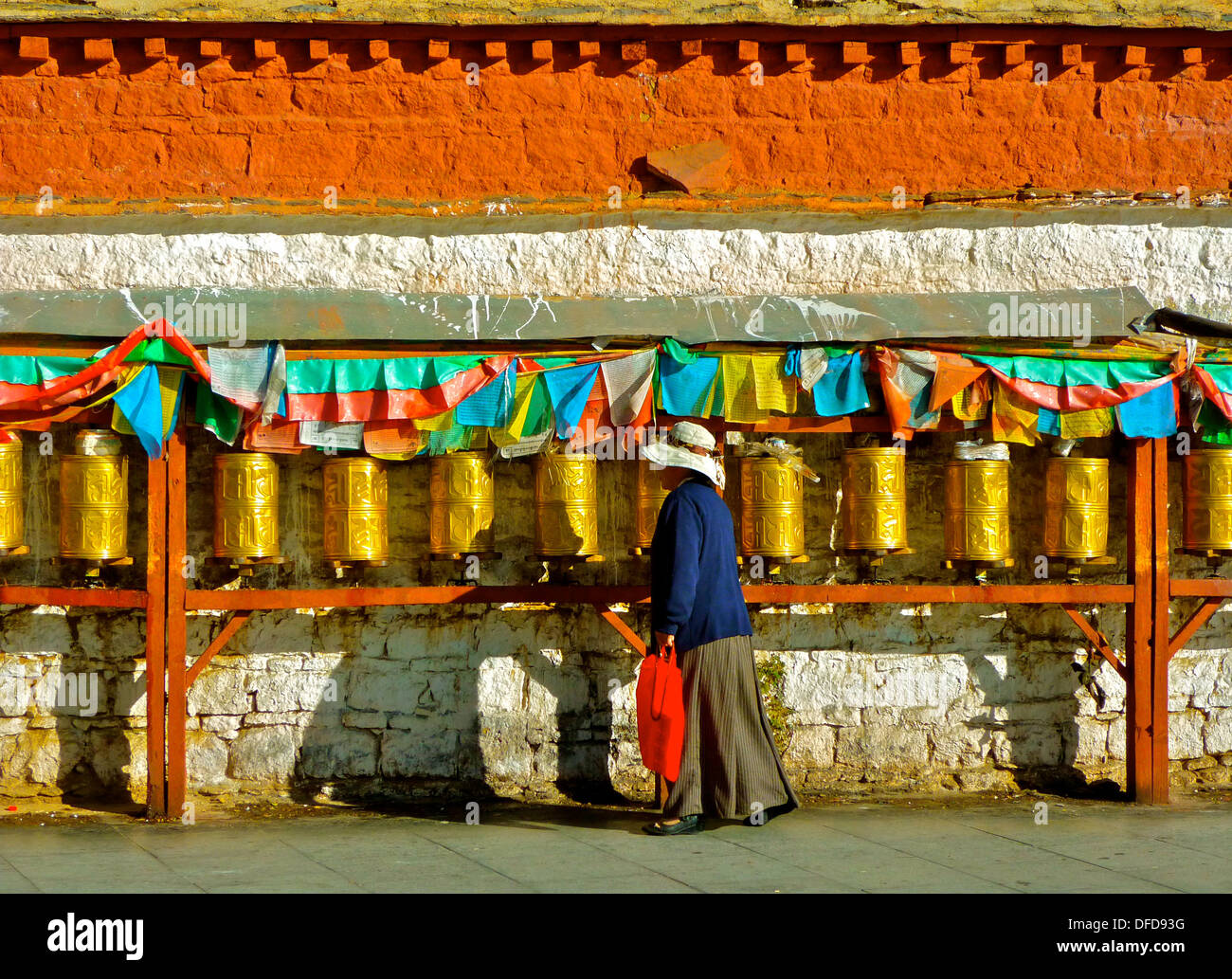 Chinese buddhist prayer flags hi-res stock photography and images - Alamy