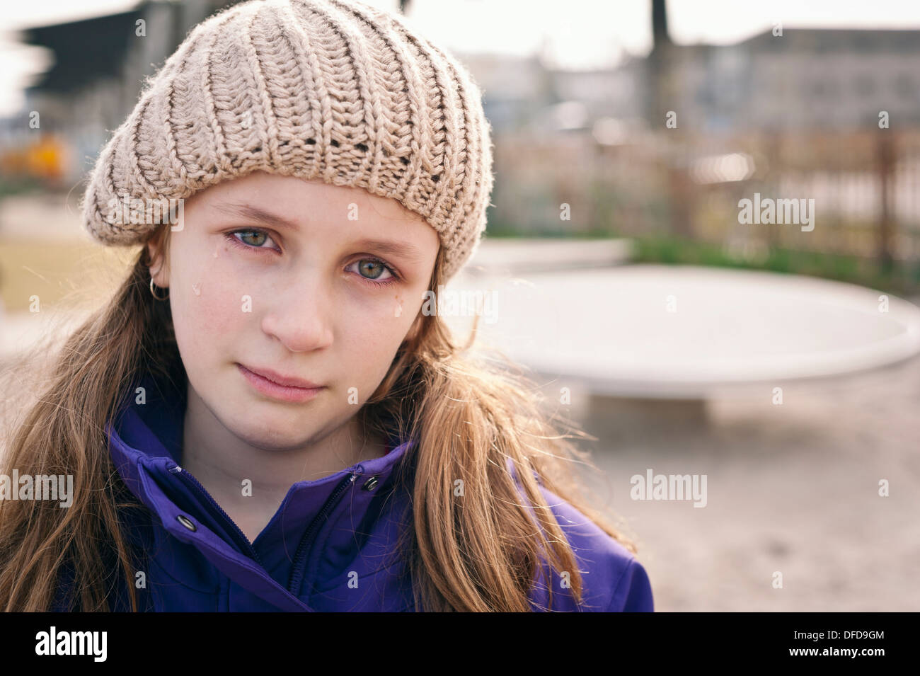 Shy girl tween hi-res stock photography and images - Alamy