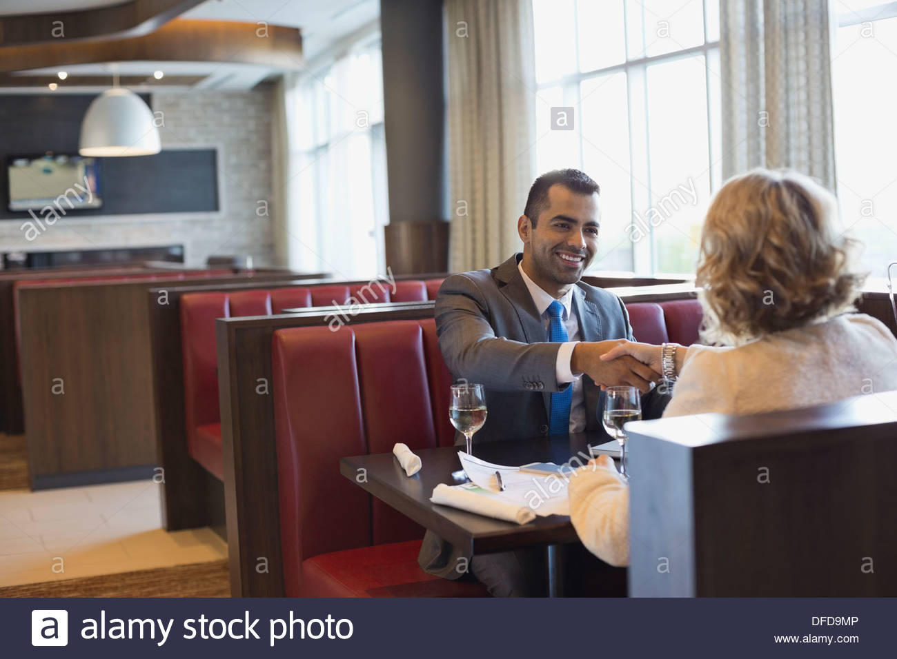 Women handshake restaurant hi-res stock photography and images - Alamy
