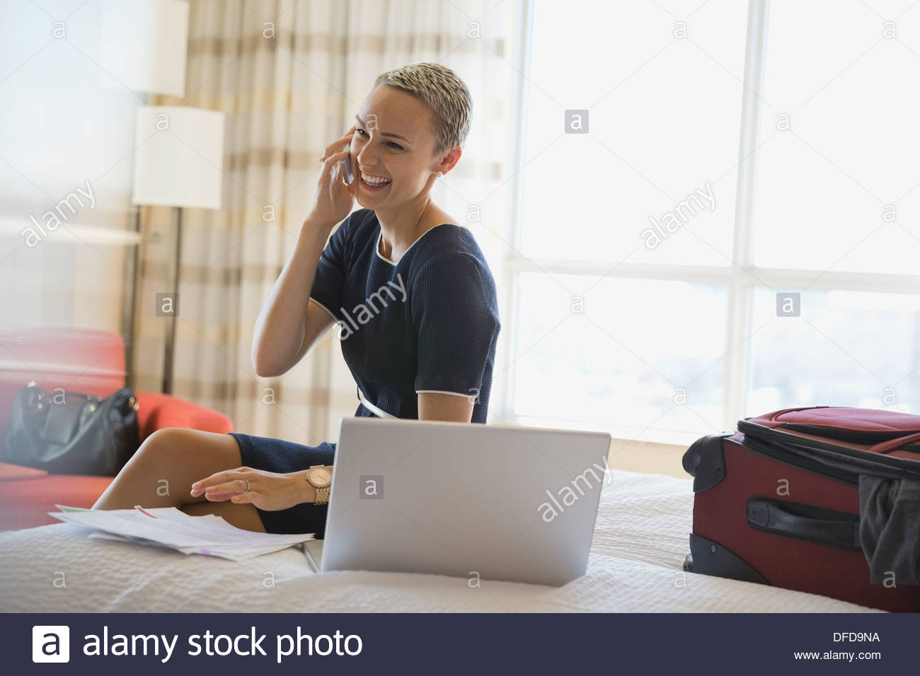 Use mobile phone hi-res stock photography and images - Alamy
