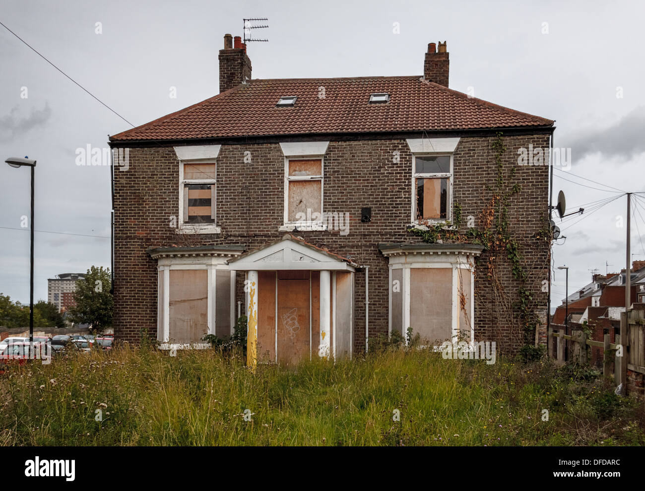 Decaying abandoned house hi-res stock photography and images - Alamy