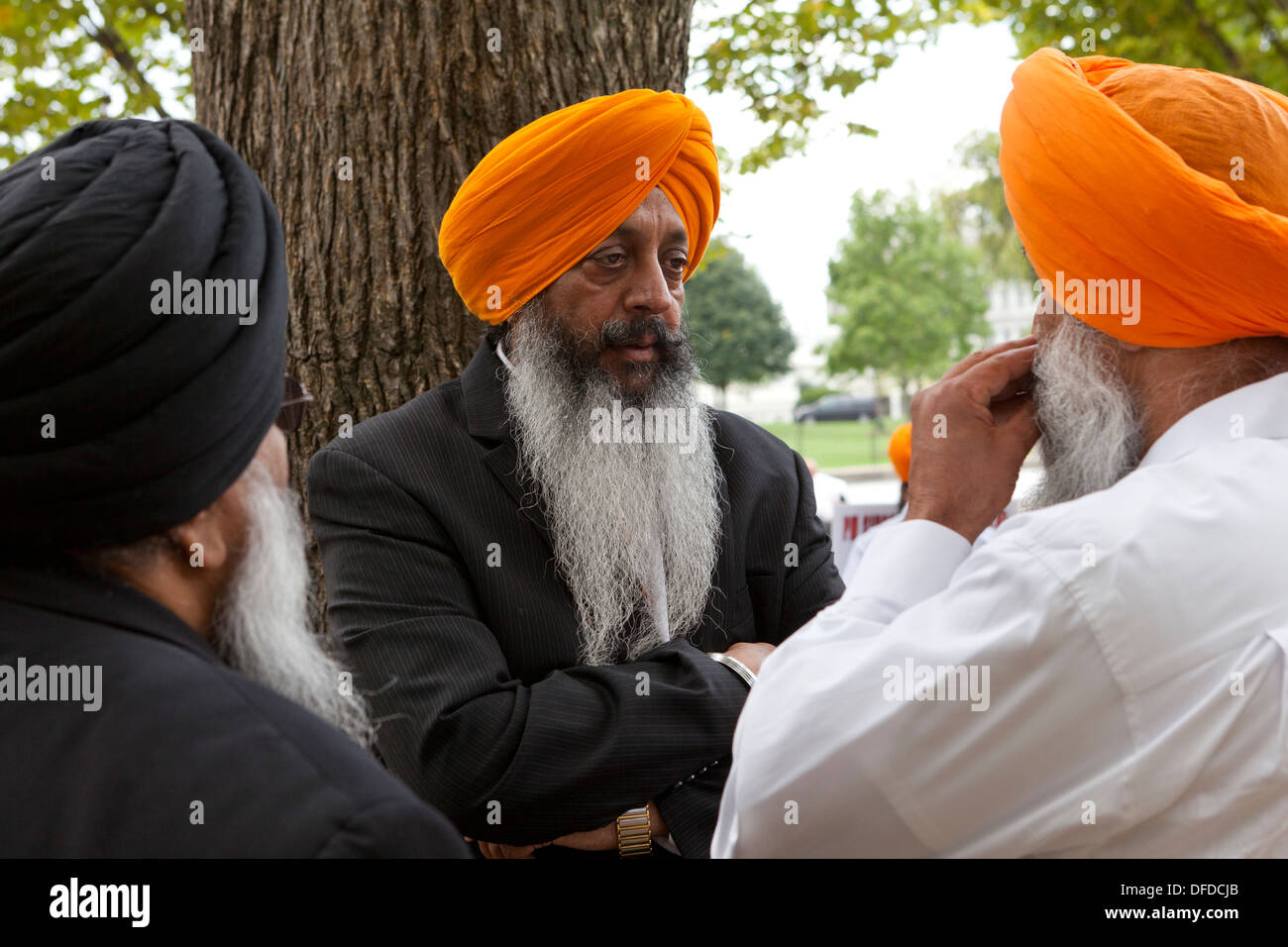 Sikh men wearing dastar hi-res stock photography and images - Alamy
