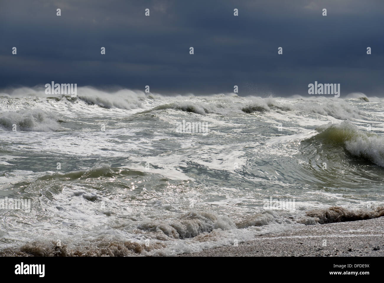 Big storm waves hi-res stock photography and images - Alamy