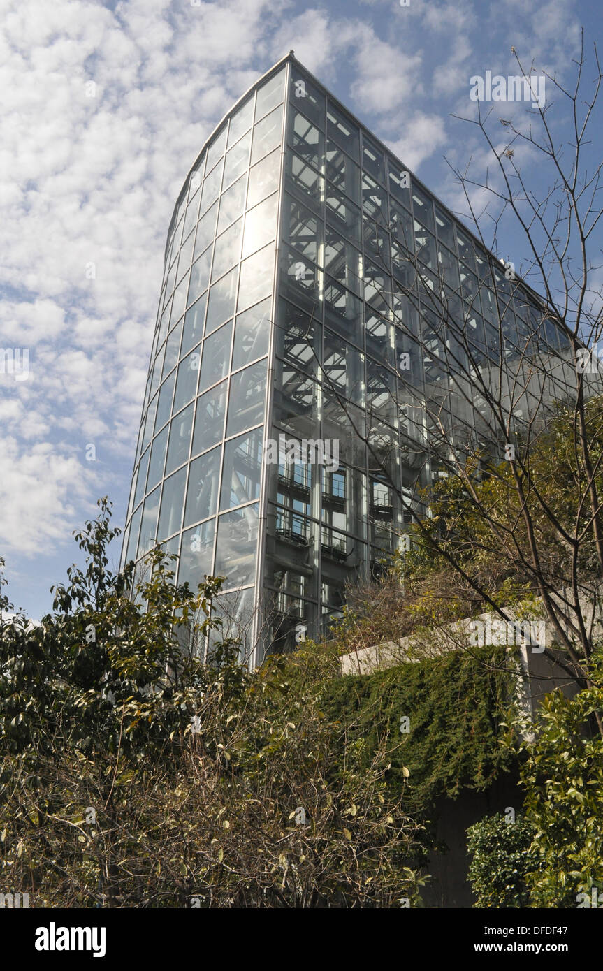 Acros fukuoka building fukuoka, japan hi-res stock photography and ...