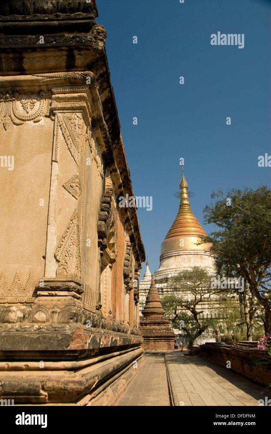 Gubyaukgyi temple hi-res stock photography and images - Alamy