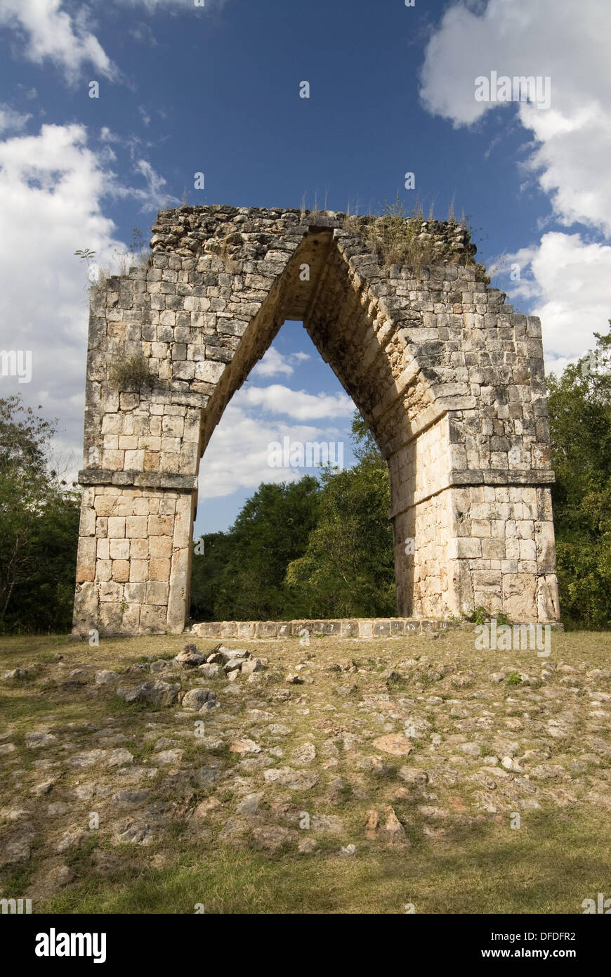 Kabah yucatan arch hi-res stock photography and images - Alamy