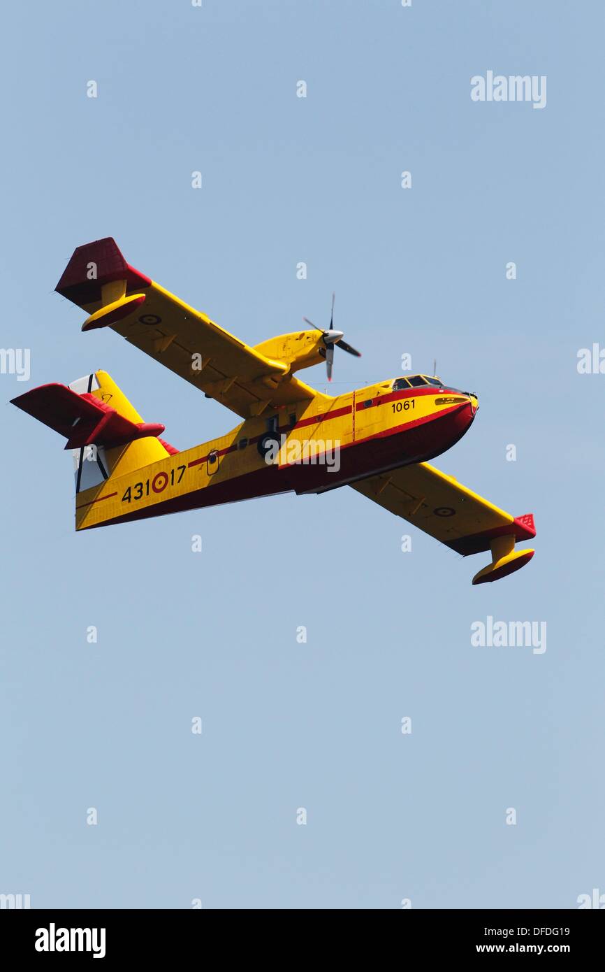 Seaplane fire fighting aircraft hi-res stock photography and images - Alamy