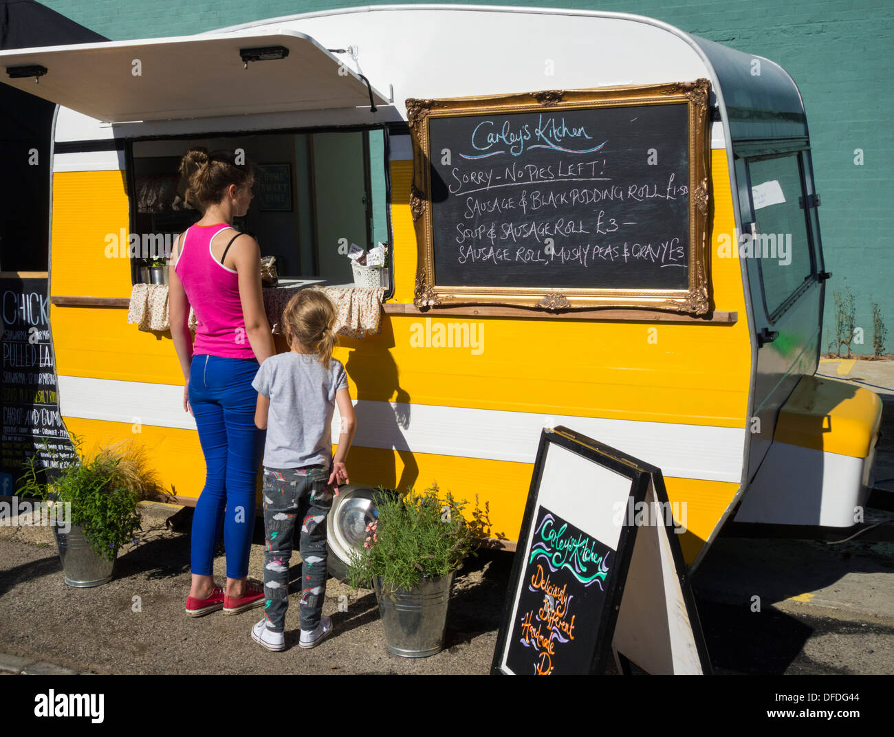Food stall festival hi-res stock photography and images - Alamy