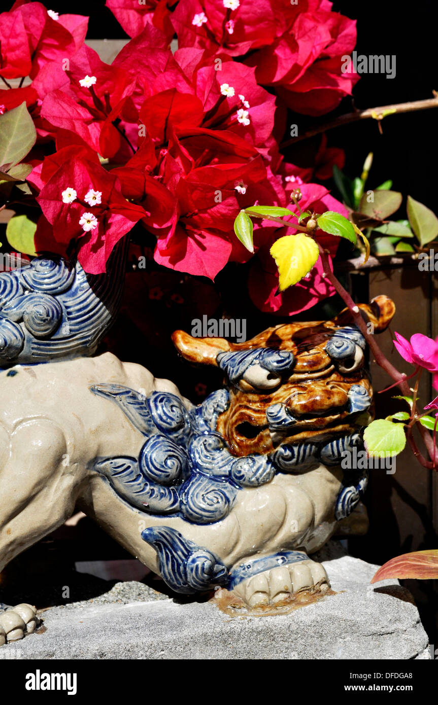Traditional ryukyuan shisa hi-res stock photography and images - Alamy