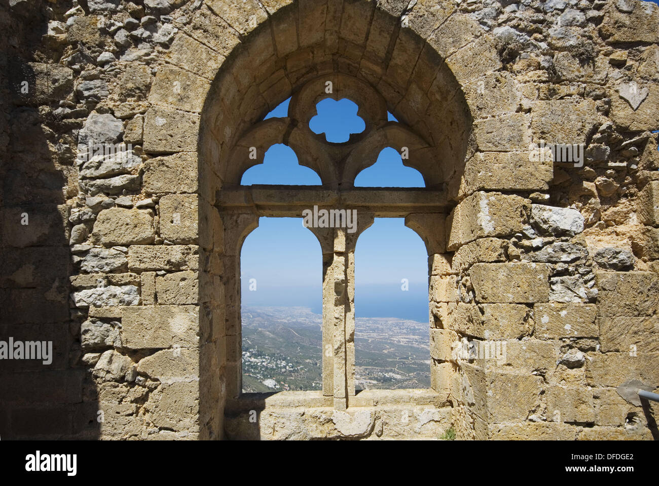 Castle window detail hi-res stock photography and images - Alamy
