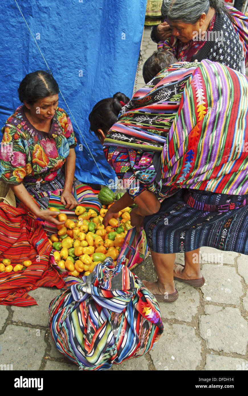 Indian market chichicastenango guatemala hi-res stock photography and ...