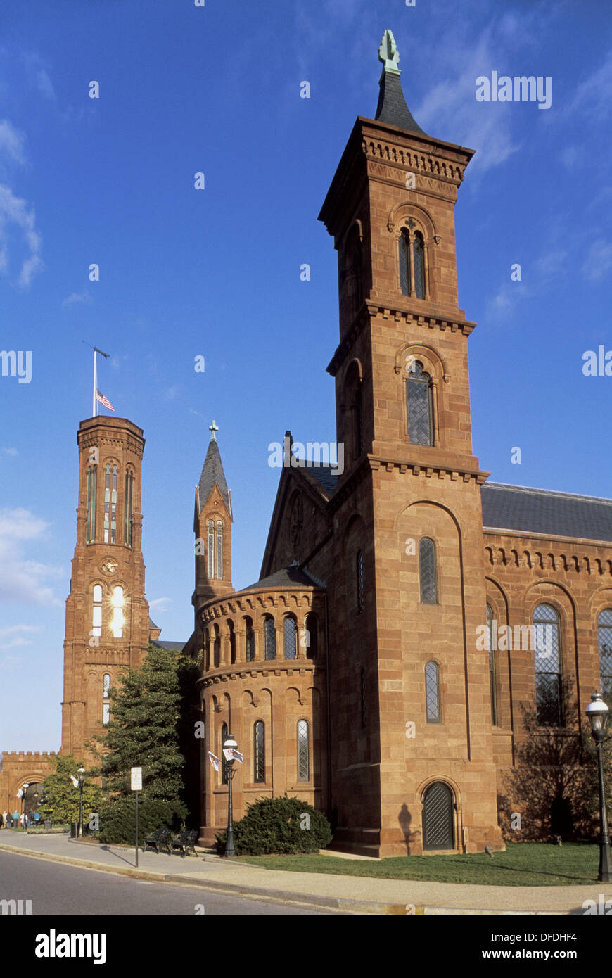 The smithsonian castle hi-res stock photography and images - Alamy