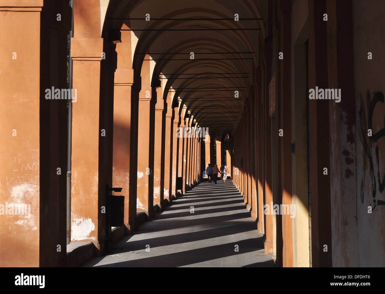 Portico bologna hi-res stock photography and images - Alamy