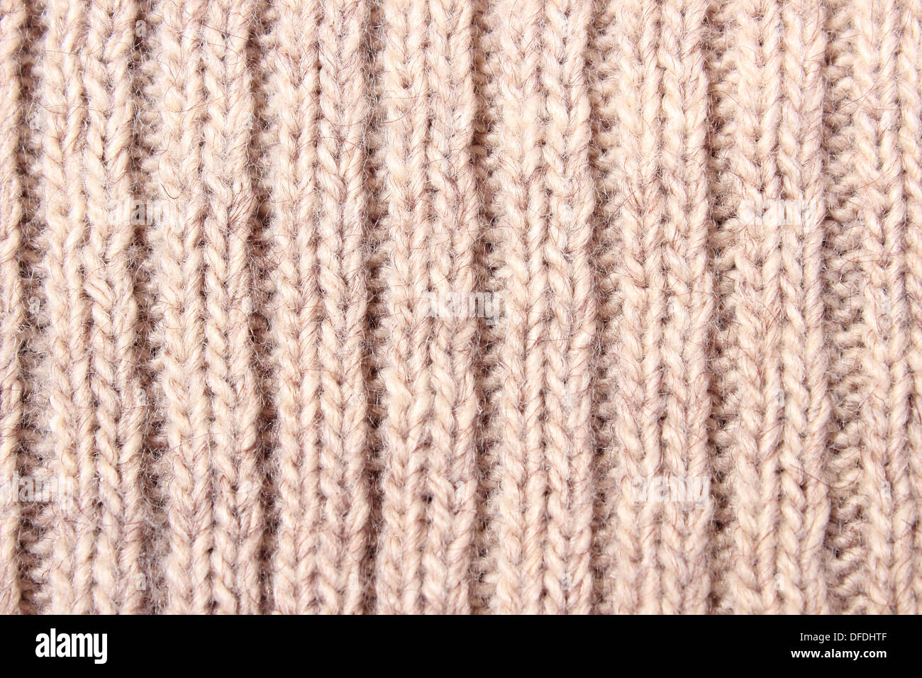Close-up of knitted wool texture sand color. Крупным планом трикотажная ...