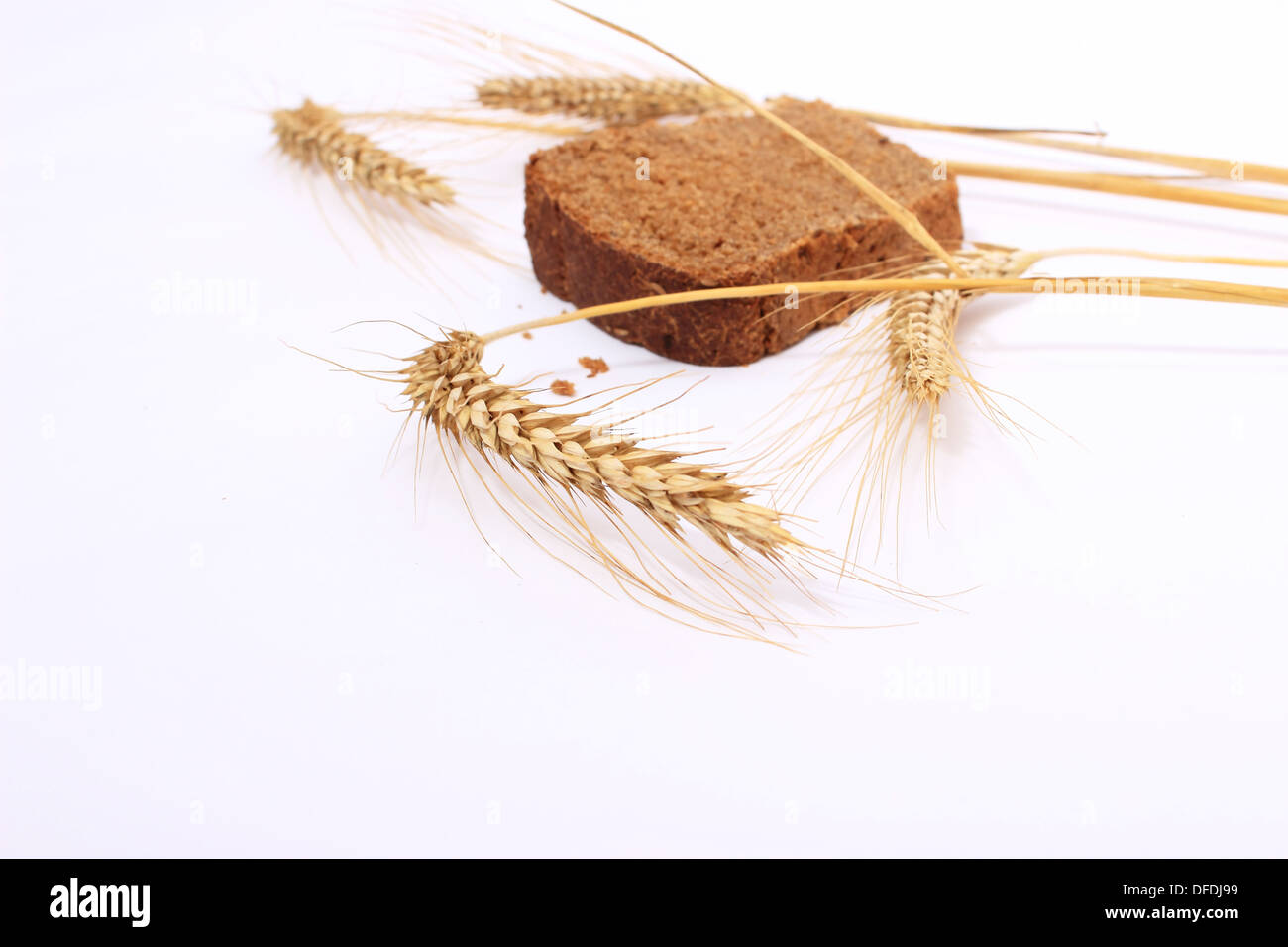 Bread bun and stalks of wheat on a white background, Хлеб булочки и стебли колоски пшеницы на ...