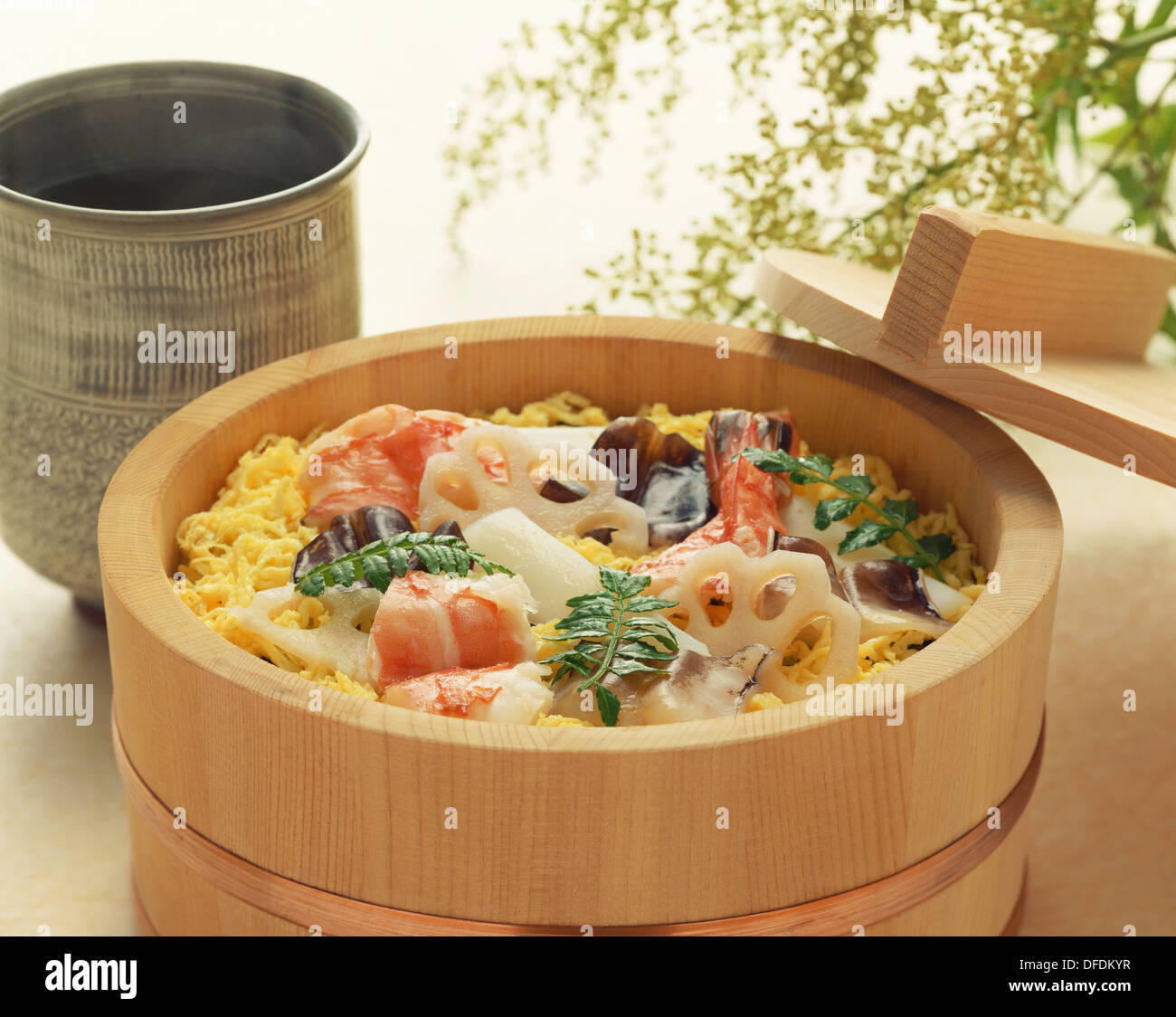 Chirashizushi hi-res stock photography and images - Alamy