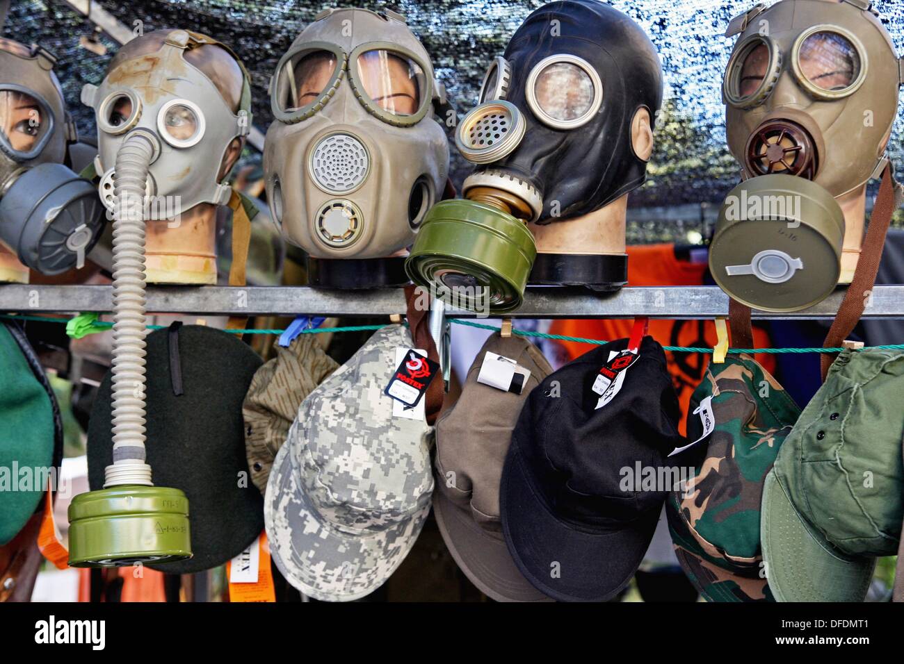 Mannequin gas mask hi-res stock photography and images - Alamy