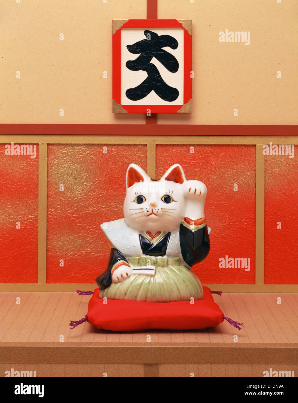 Maneki no hi-res stock photography and images - Alamy