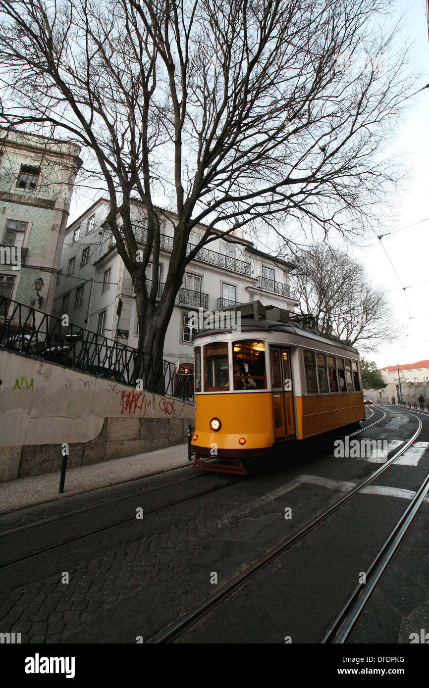 Tranvia lisboa hi-res stock photography and images - Alamy