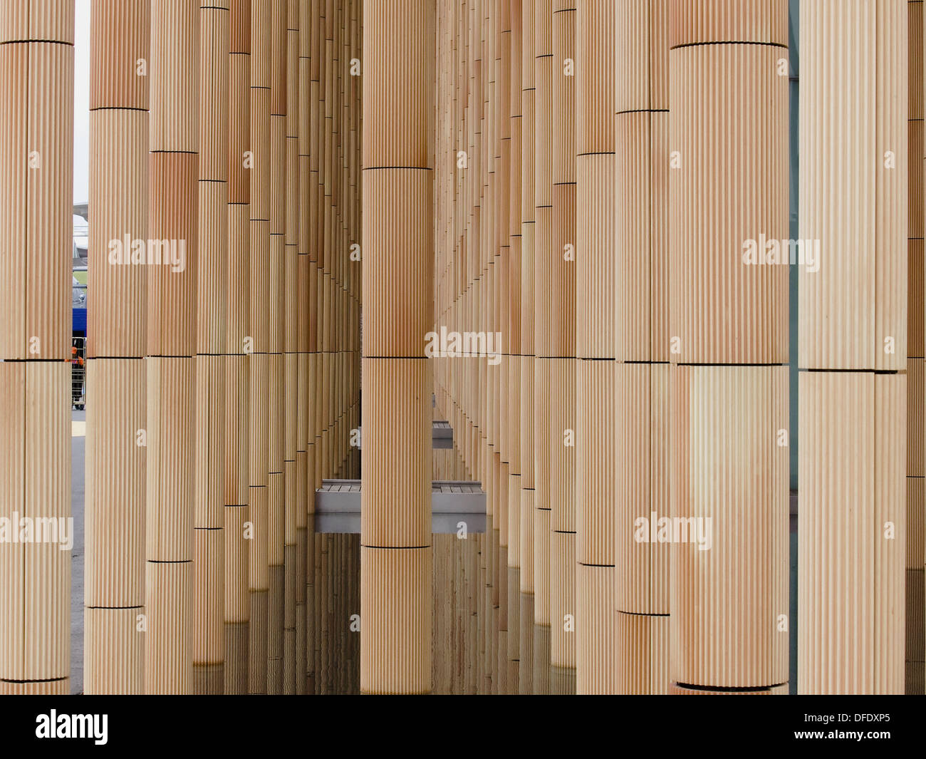 Lined with columns hi-res stock photography and images - Alamy