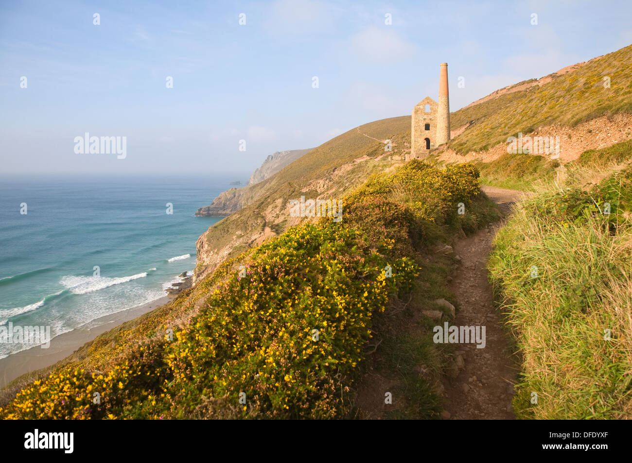Ruins towanroath engine house hi-res stock photography and images - Alamy