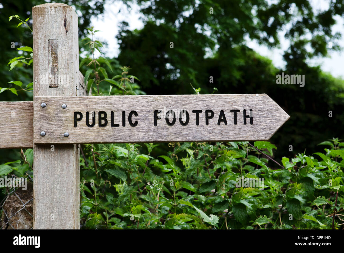 Wooden public footpath sign Stock Photo - Alamy
