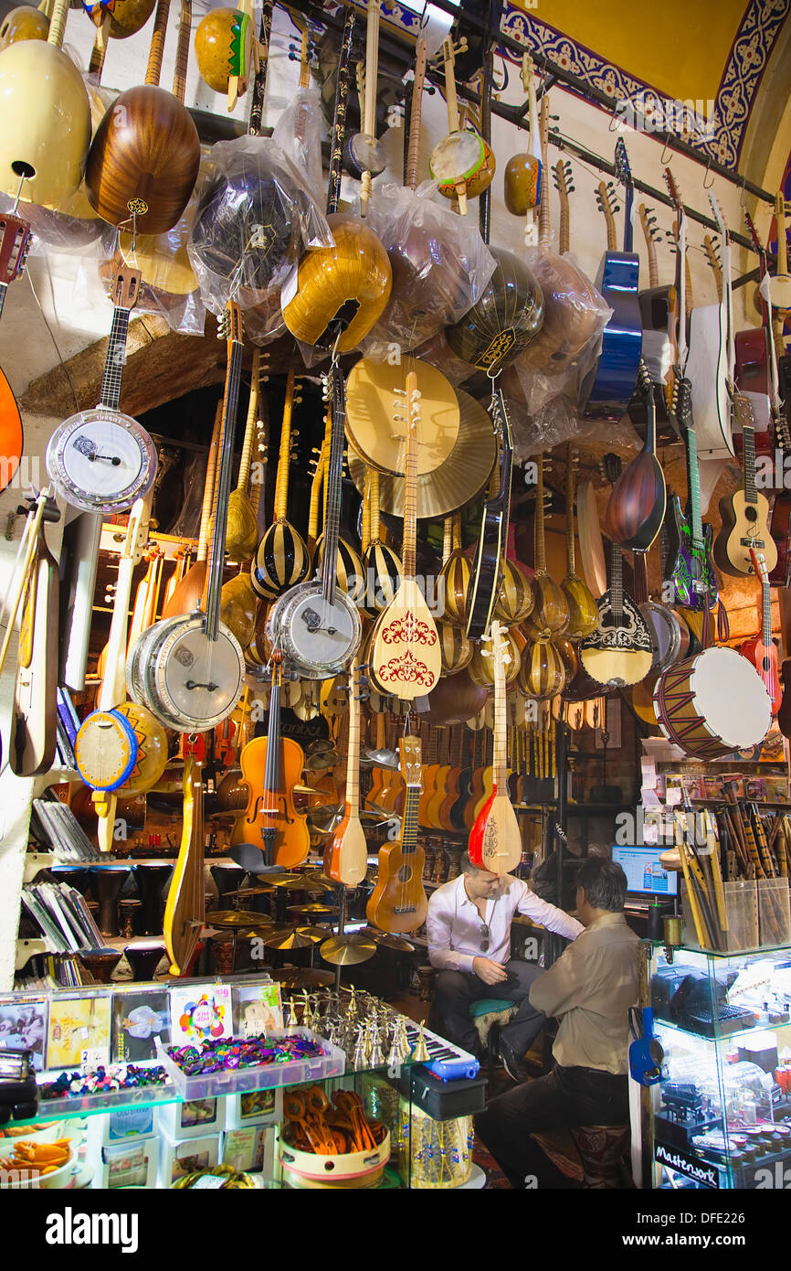 Turkey, Istanbul, Fatih, Sultanahmet, Kapalicarsi, Music stall ...