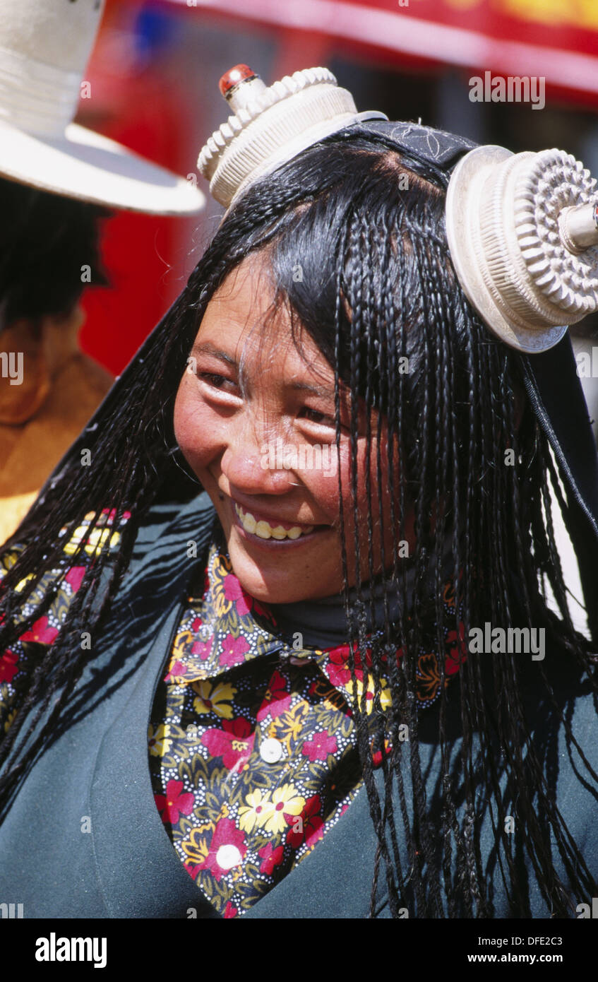 Asian girl traditional clothes hi-res stock photography and images - Alamy