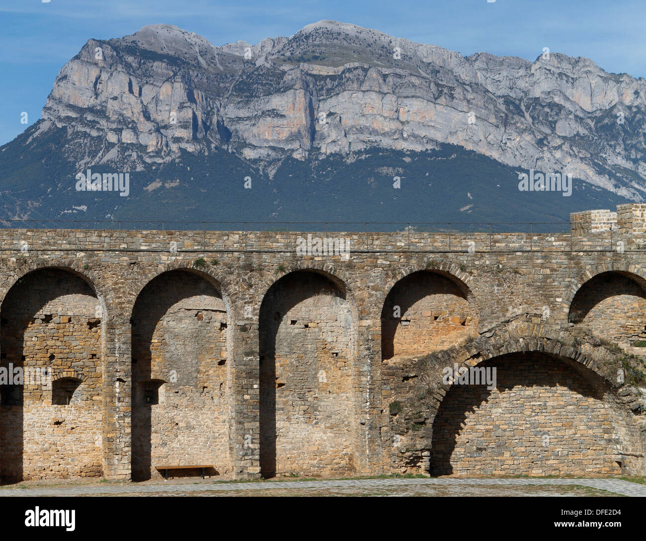 Medieval defense structure hi-res stock photography and images - Alamy