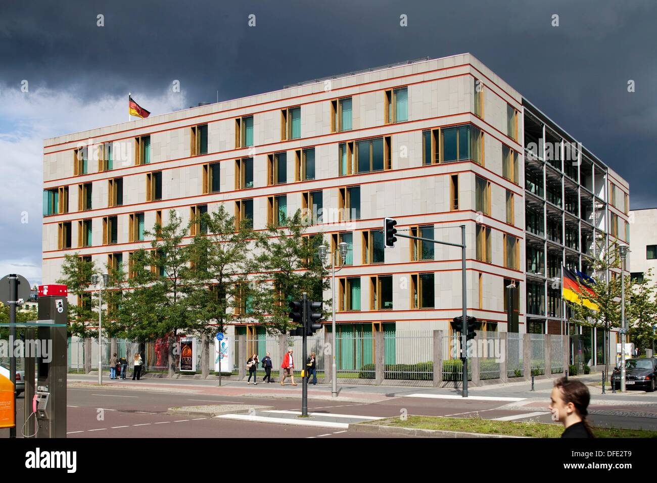 Street corner office building hi-res stock photography and images - Alamy