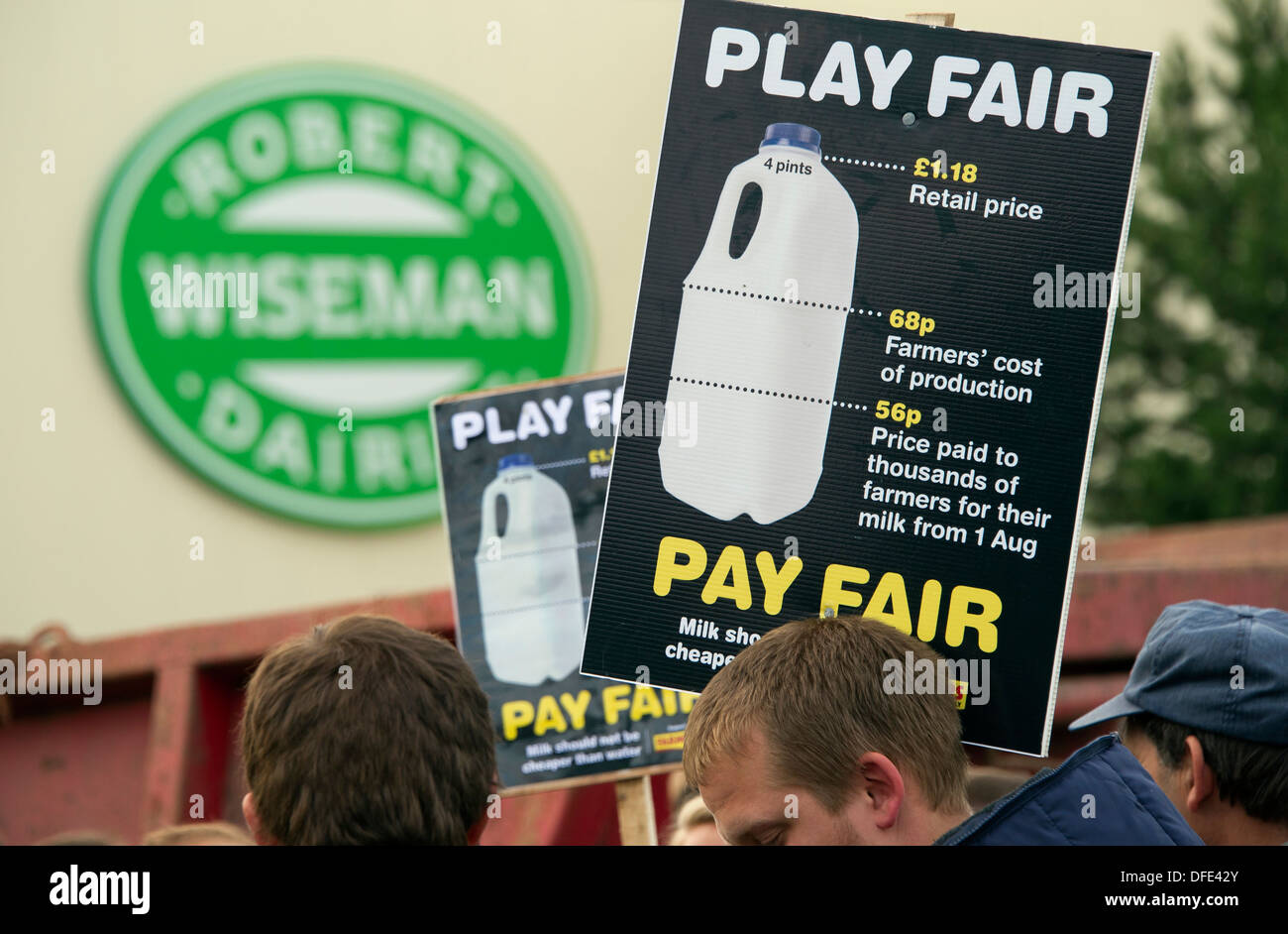 Milk protest at the Robert Wiseman Dairy, Droitwich, Worcestershire, UK ...