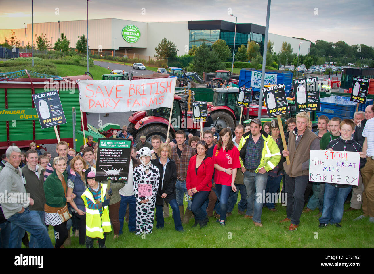 Milk protest at the Robert Wiseman Dairy, Droitwich, Worcestershire, UK ...