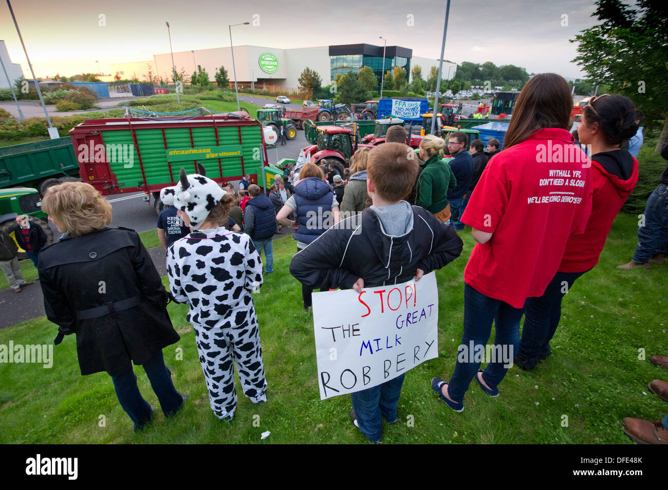 Milk protest at the Robert Wiseman Dairy, Droitwich, Worcestershire, UK ...
