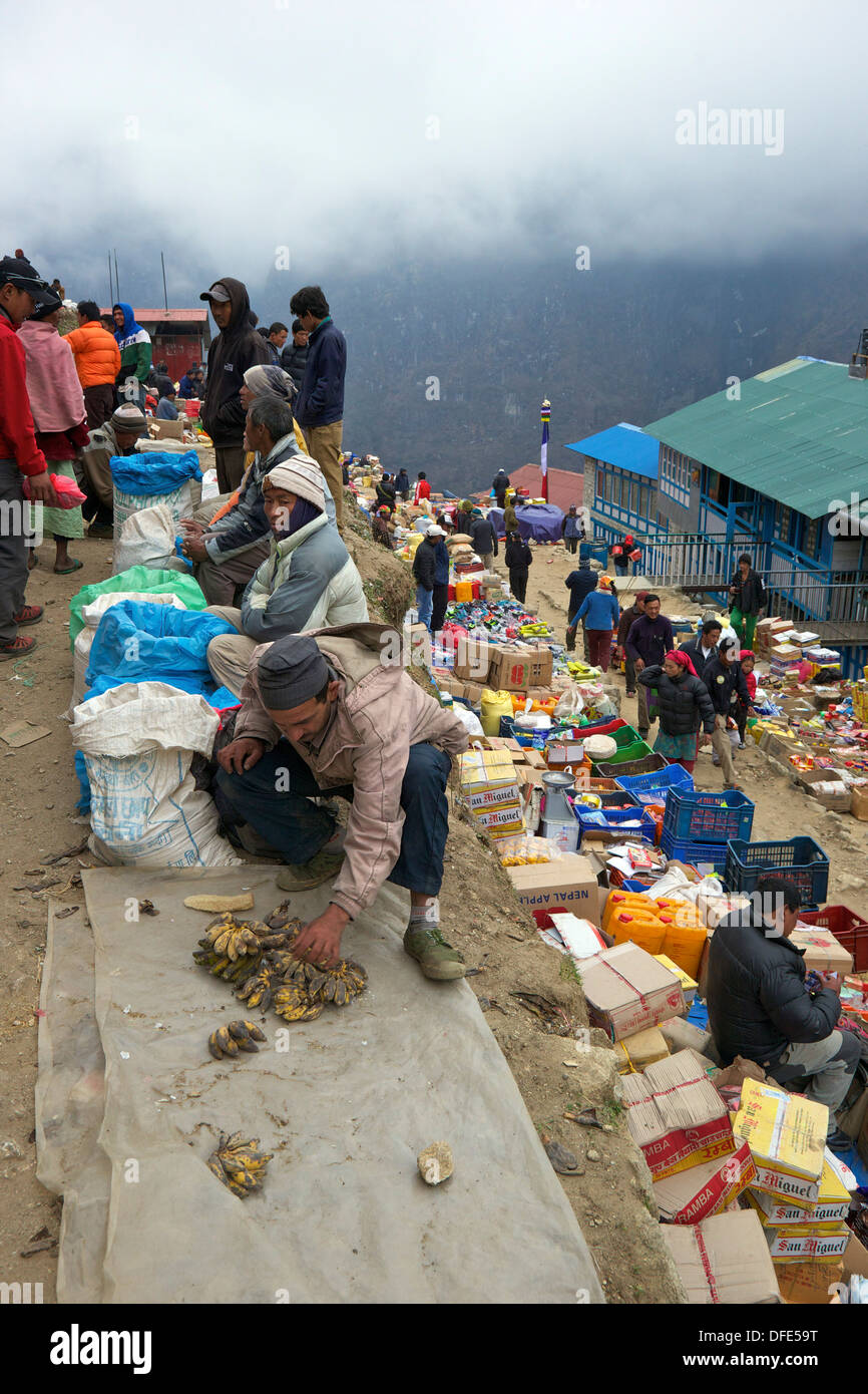 Nepal market hi-res stock photography and images - Alamy