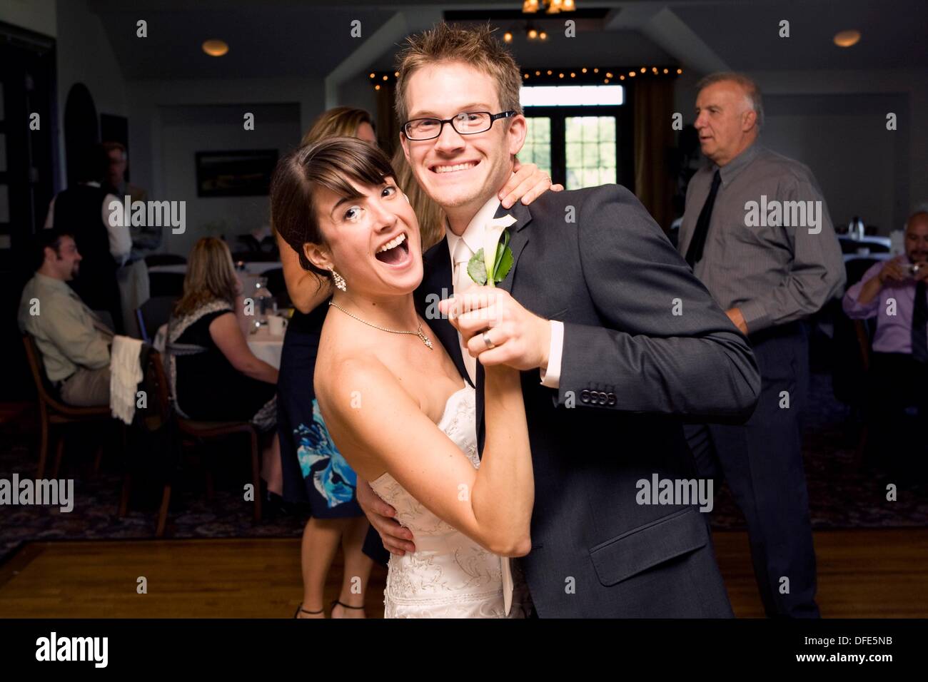 Bride groom dancing wedding party hi-res stock photography and images ...