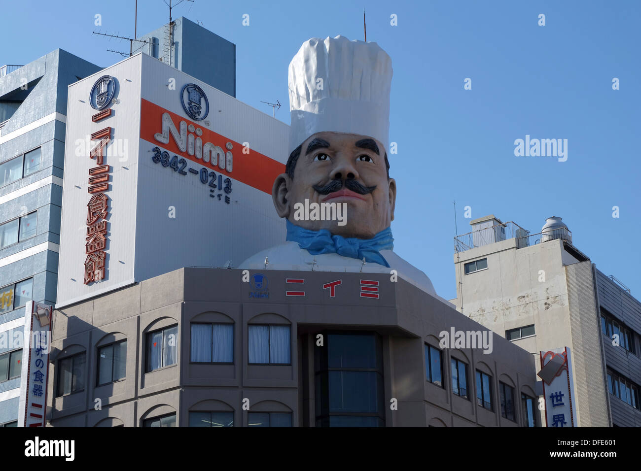 Statue of a chef on the roof of Niimi tableware store building in ...