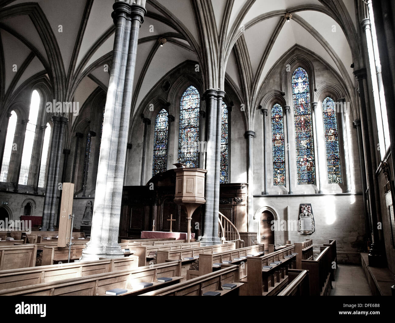 Knight templar stained glass hi-res stock photography and images - Alamy