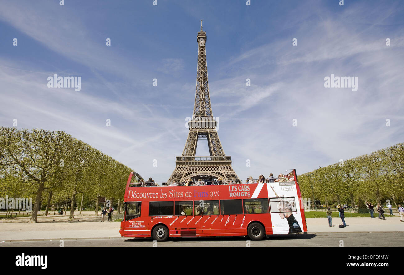 Paris tourist bus eiffel hi-res stock photography and images - Alamy