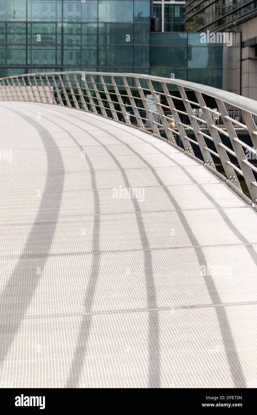 South Quay Footbridge, Canary Wharf, Isle of Dogs, London, England, UK ...