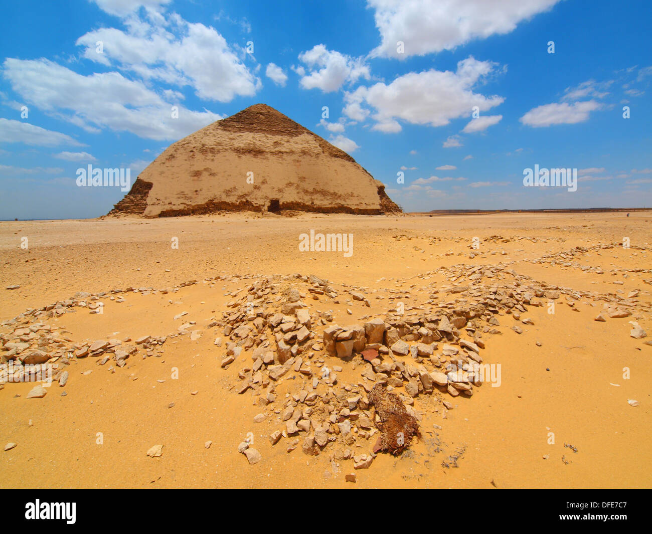 Pirámide blanca hi-res stock photography and images - Alamy