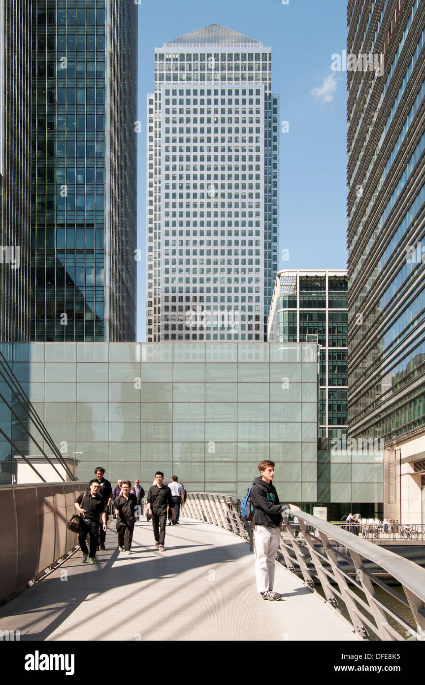 South Quay Footbridge, Canary Wharf, Isle of Dogs, London, England, UK ...