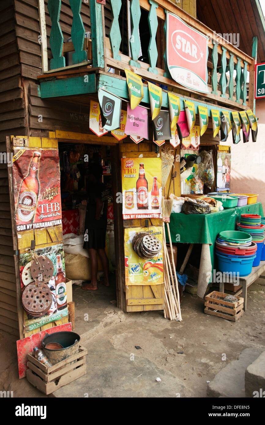 Storefront ads hi-res stock photography and images - Alamy