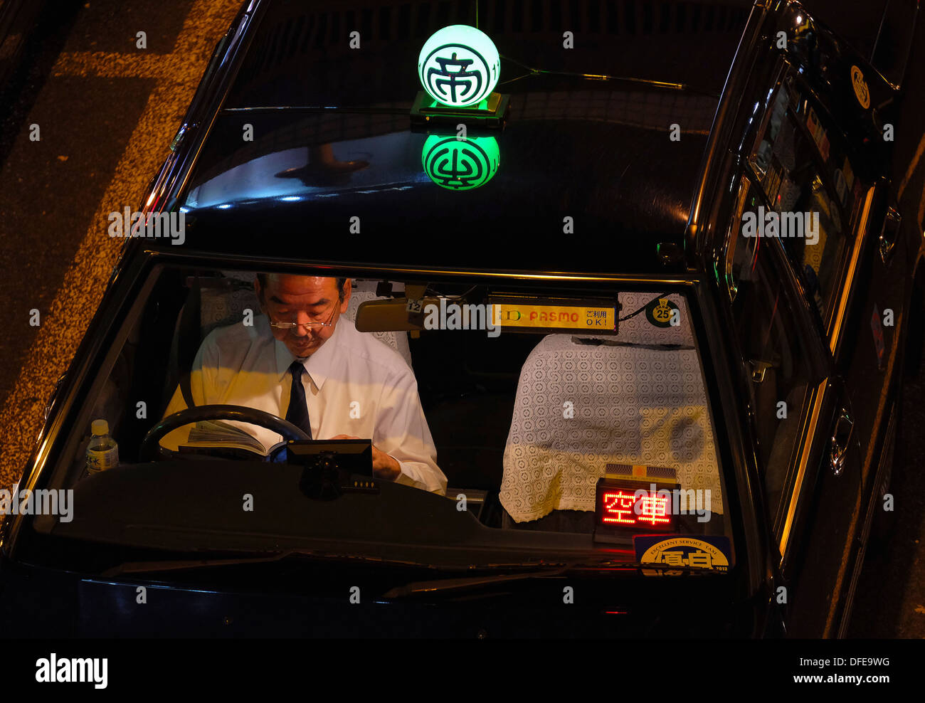 Waiting taxi driver hi-res stock photography and images - Alamy