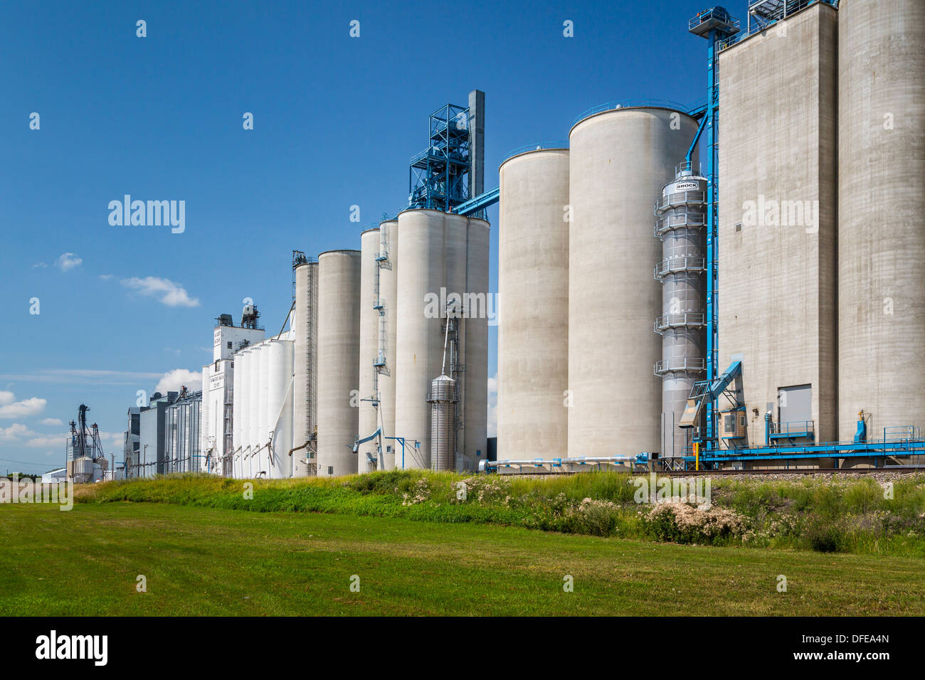 A large inland grain terminal at Rugby, North Dakota, USA Stock Photo ...