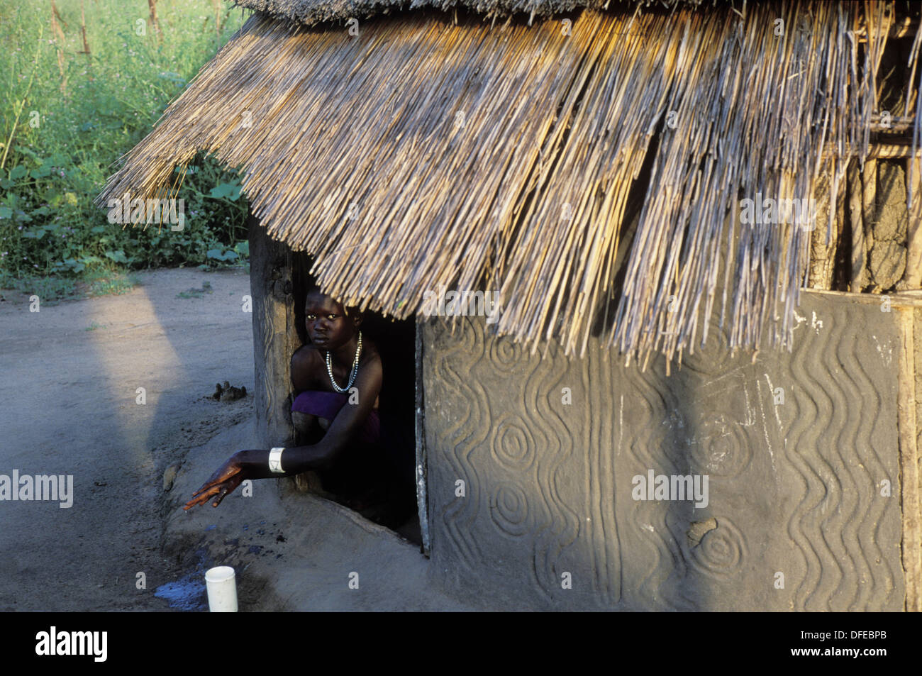 Nuer woman hi-res stock photography and images - Alamy