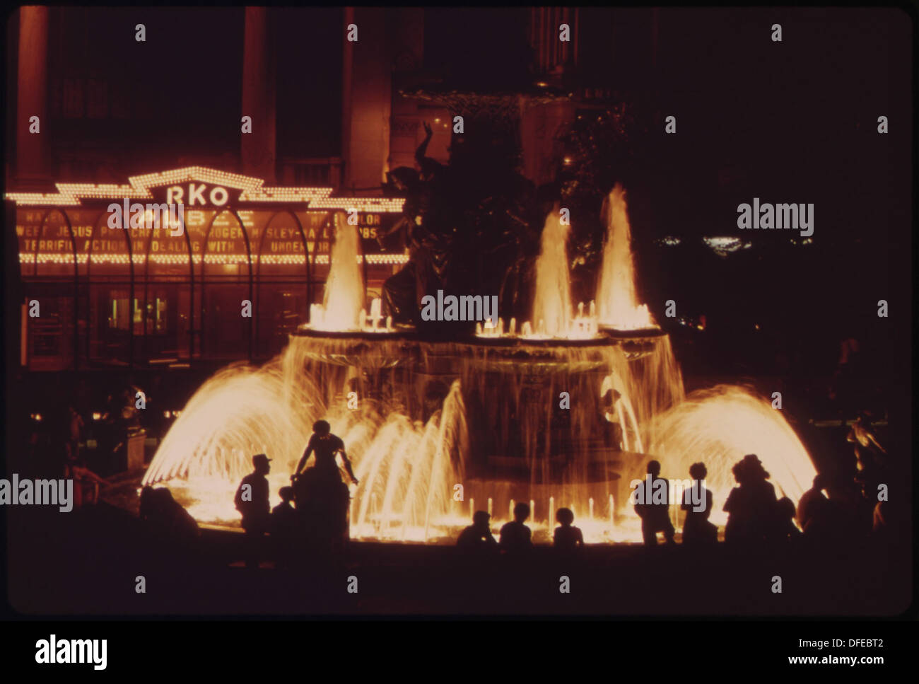 Fountain square in downtown cincinnati hi-res stock photography and ...