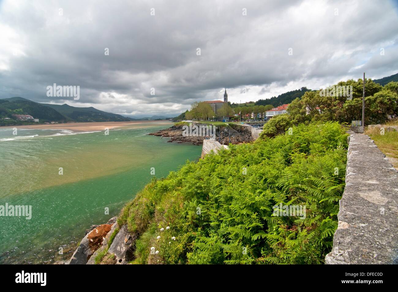 Mundaka Estuary High Resolution Stock Photography and Images - Alamy
