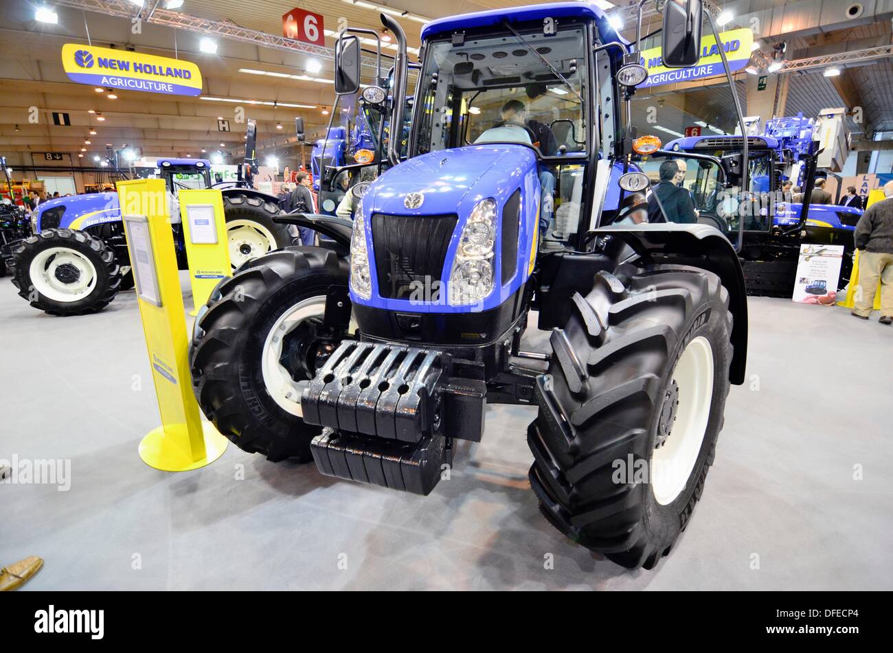 Vine growing techniques hi-res stock photography and images - Alamy