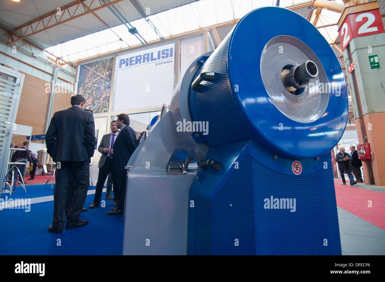 Vine growing techniques hi-res stock photography and images - Alamy