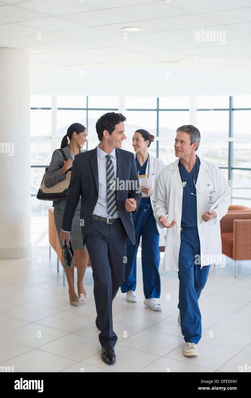 Vertical business suit doctors hi-res stock photography and images - Alamy